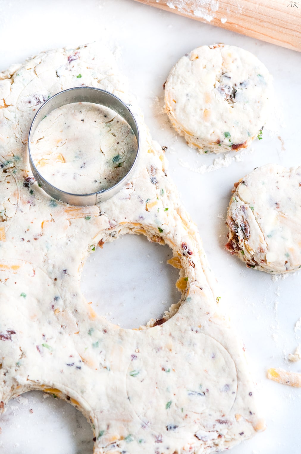 Flaky Bacon Cheddar Buttermilk Biscuits - Aberdeen's Kitchen