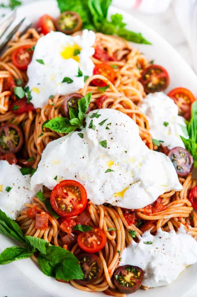 Simple Tomato Basil Spaghetti with Burrata - Aberdeen's Kitchen