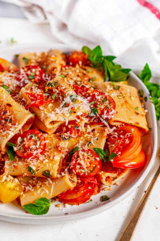 Summer Heirloom Tomato Herb Pasta - Aberdeen's Kitchen