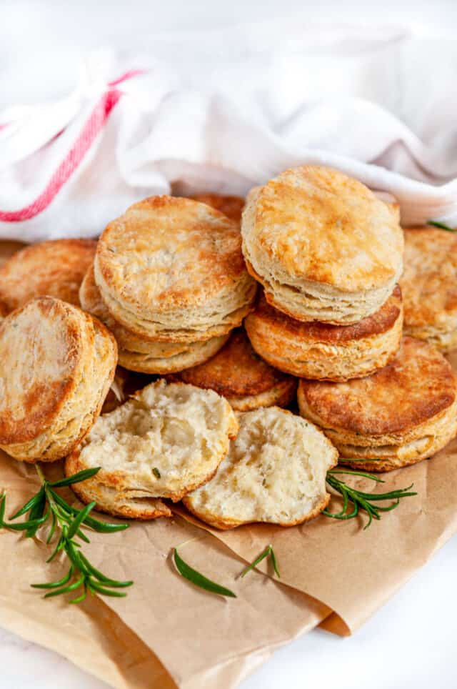 Leftover Sourdough Starter Rosemary Biscuits - Aberdeen's Kitchen