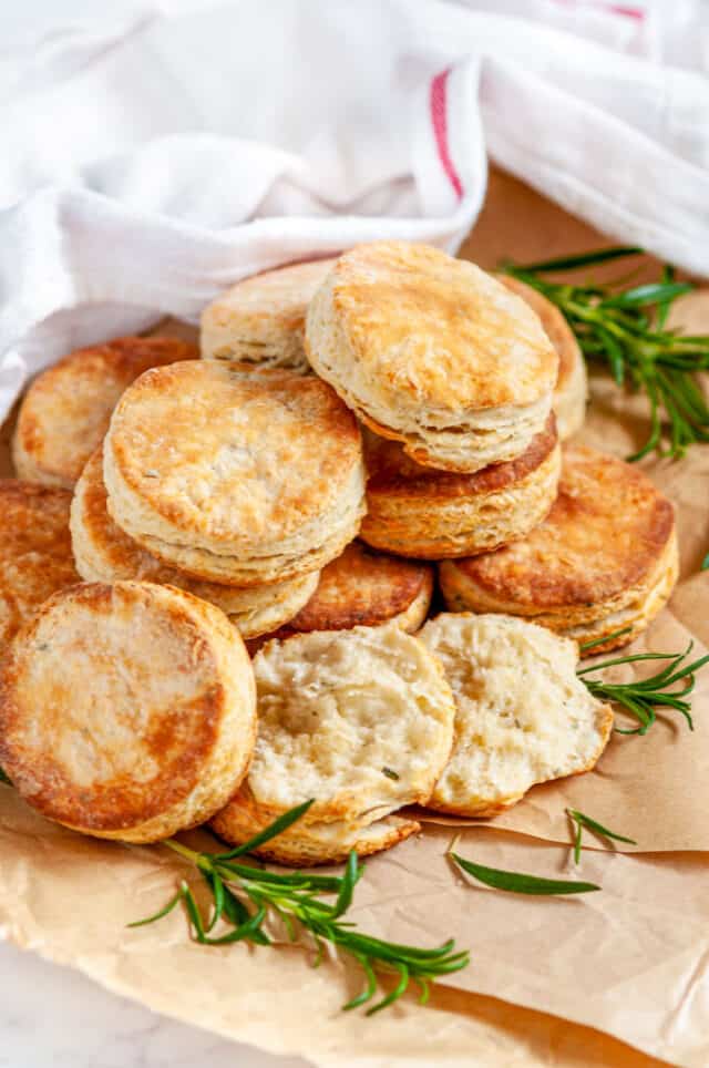 Leftover Sourdough Starter Rosemary Biscuits - Aberdeen's Kitchen