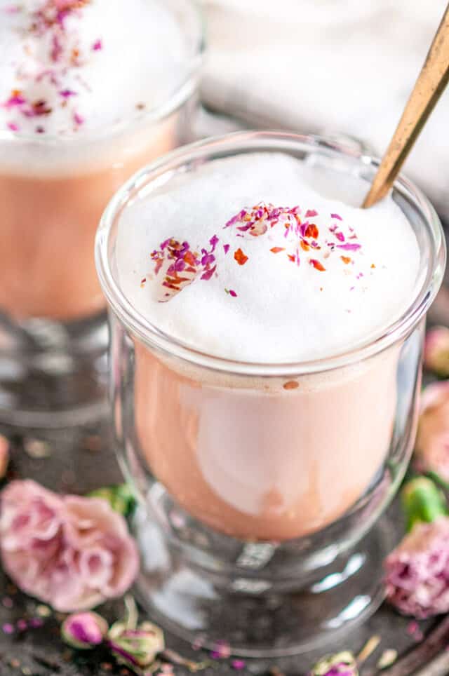 Rose Bud Earl Grey Tea Latte - Aberdeen's Kitchen