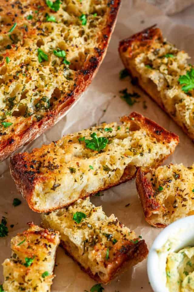 Herbed Butter Garlic Bread - Aberdeen's Kitchen