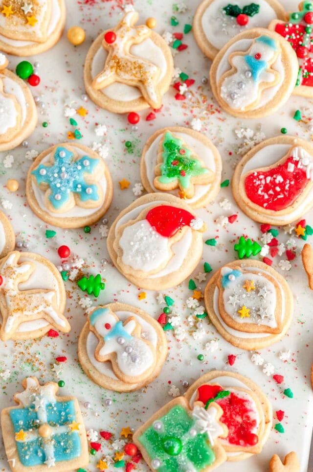Holiday Sugar Cookies with Vanilla Icing - Aberdeen's Kitchen