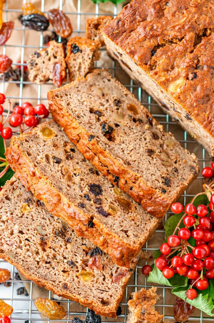 Spiced Currant Apple Bread - Aberdeen's Kitchen