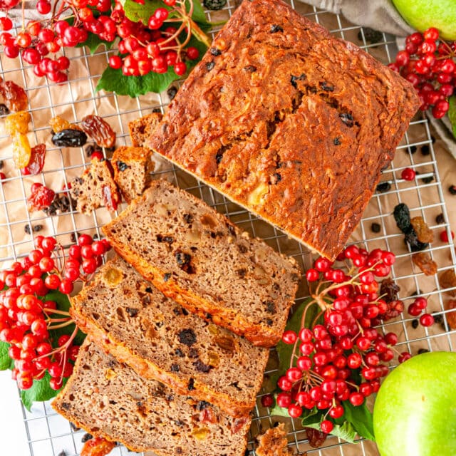 Spiced Currant Apple Bread - Aberdeen's Kitchen