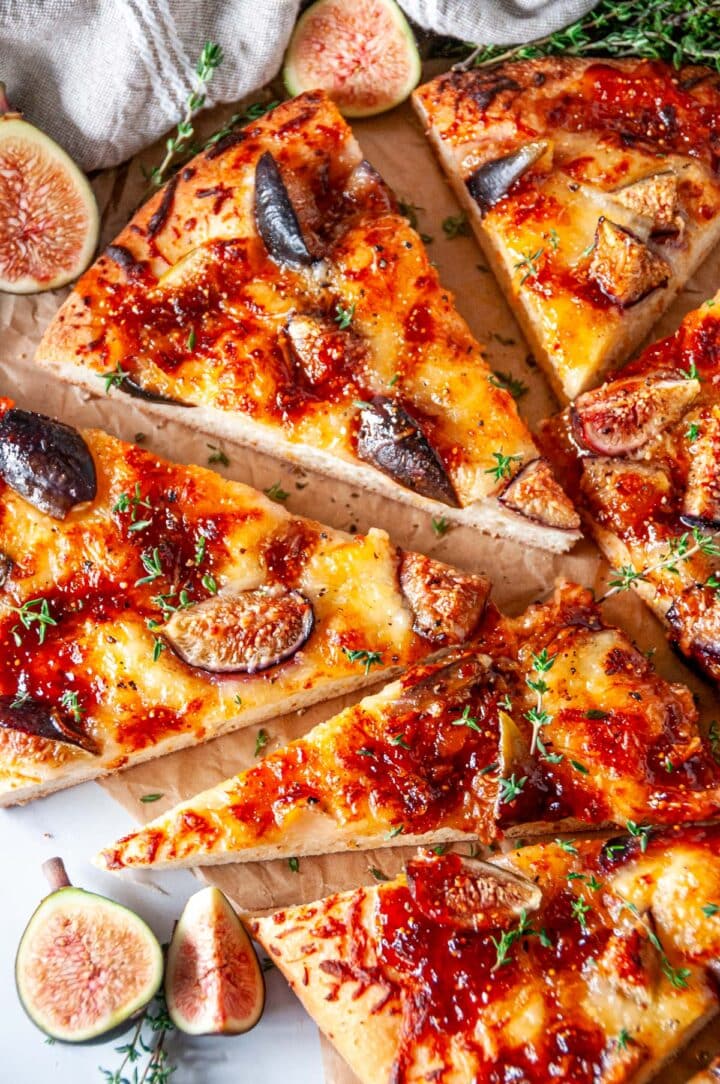 Cheesy Fig Brie Flatbread - Aberdeen's Kitchen