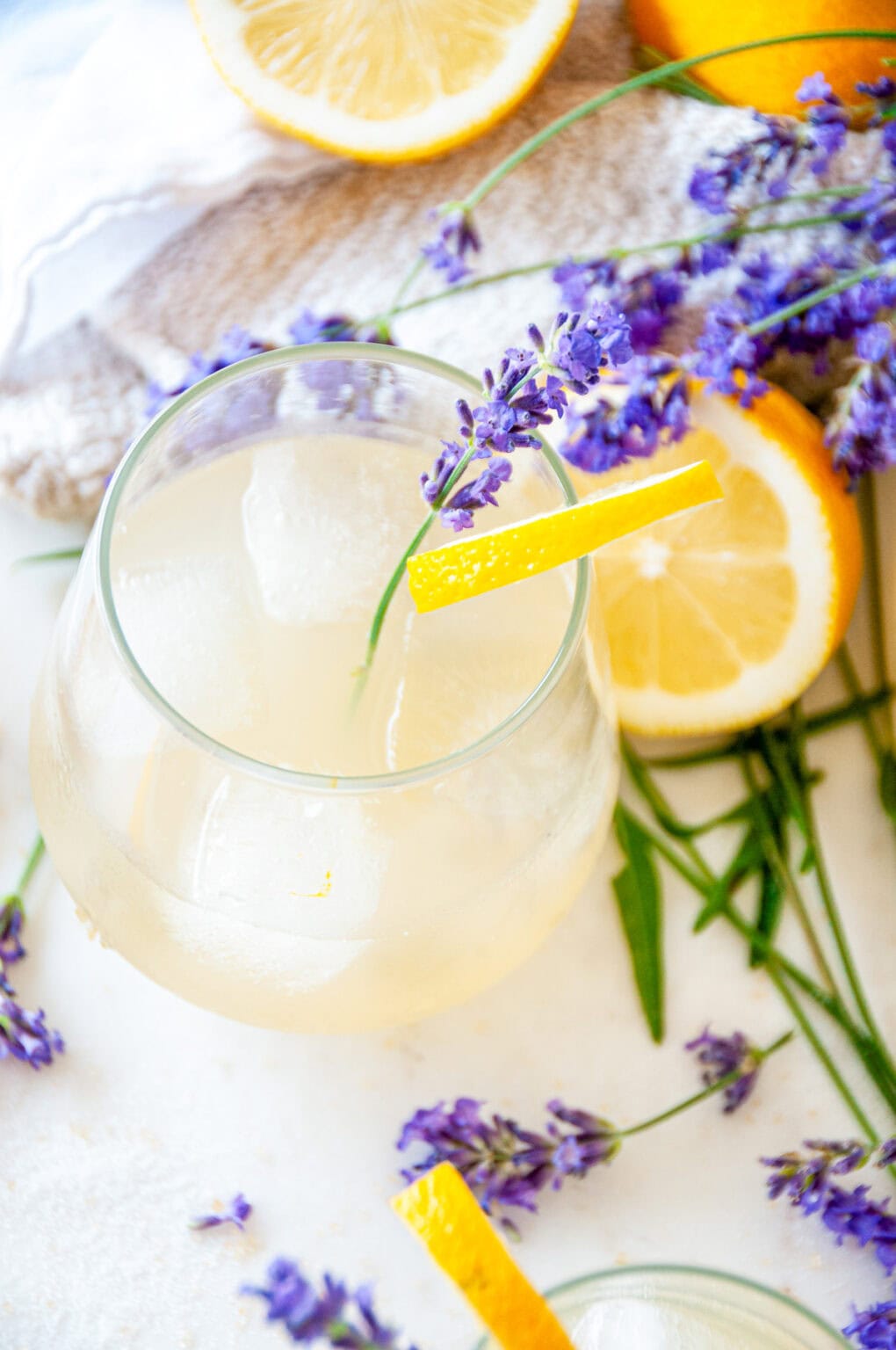 Boozy Lavender Lemonade Cocktail - Aberdeen's Kitchen