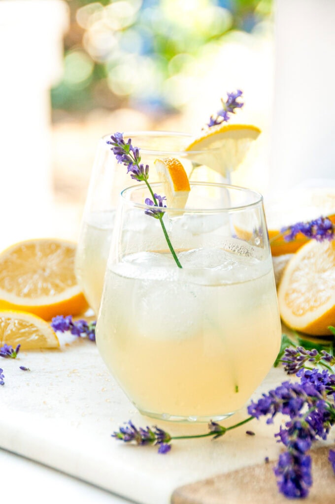 Boozy Lavender Lemonade Cocktail - Aberdeen's Kitchen